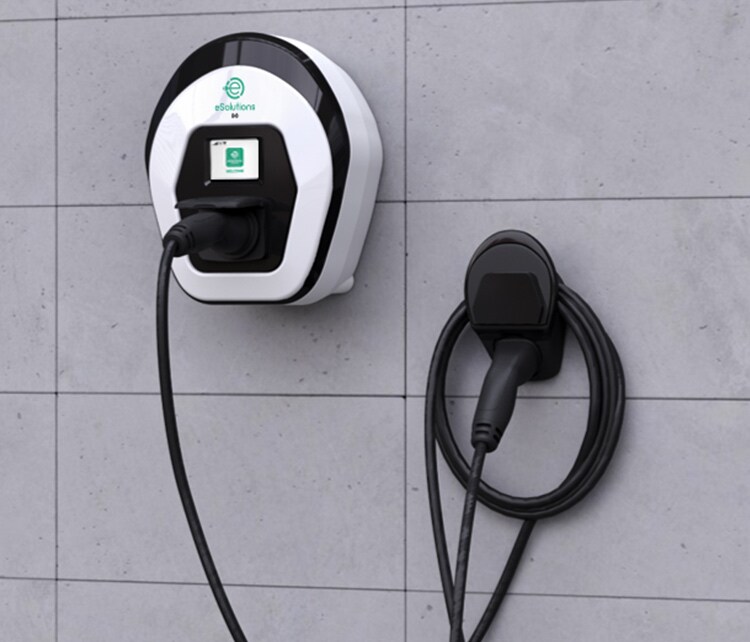 Free2move eSolutions, recharge de voiture électrique ou hybride